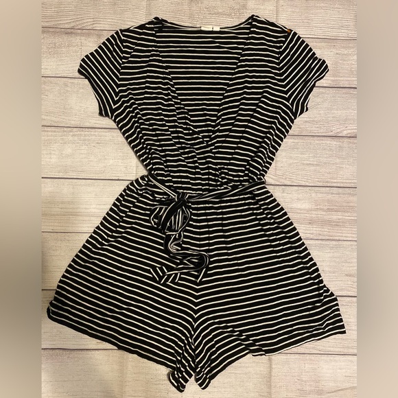 GAP | Pants & Jumpsuits | Gap Romper With Belt | Poshmark